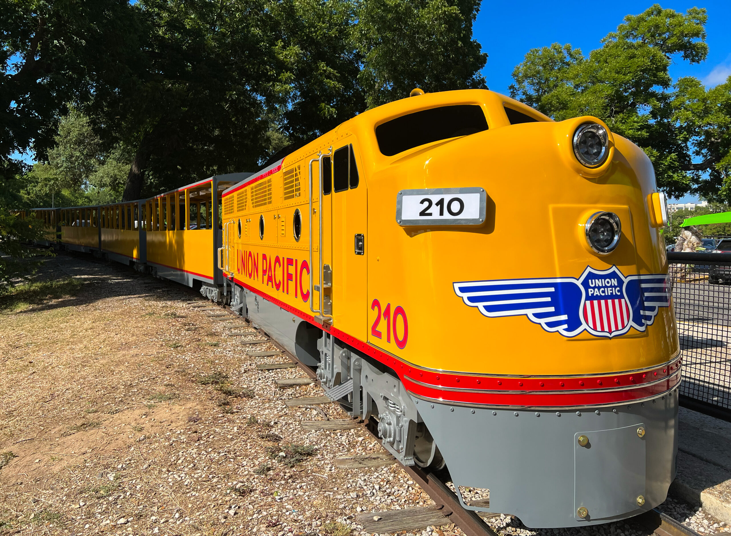 Check out the new Choo-Choo at the San Antonio Zoo by Union Pacific ...